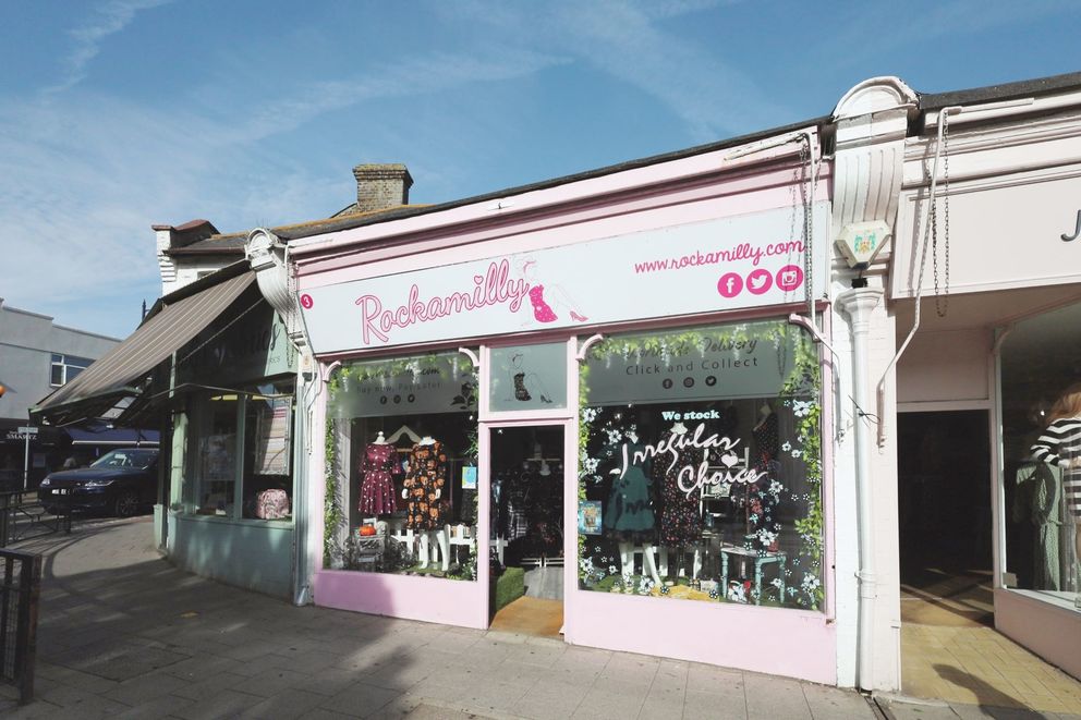 LOCK-UP SHOP, BROADWAY, LEIGH-ON-S... | RX300860 - Bradleys Countrywide