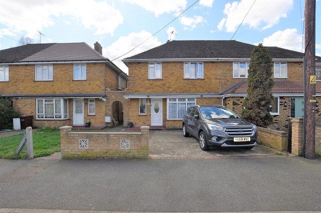 3 Bedroom Semi-Detached House | R6713E - Bradleys Countrywide